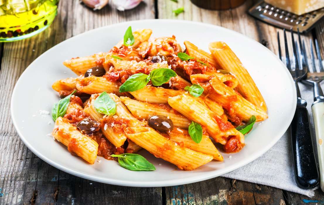 Macarrones con Salsa de Tomate y Cebolla | Love Veg
